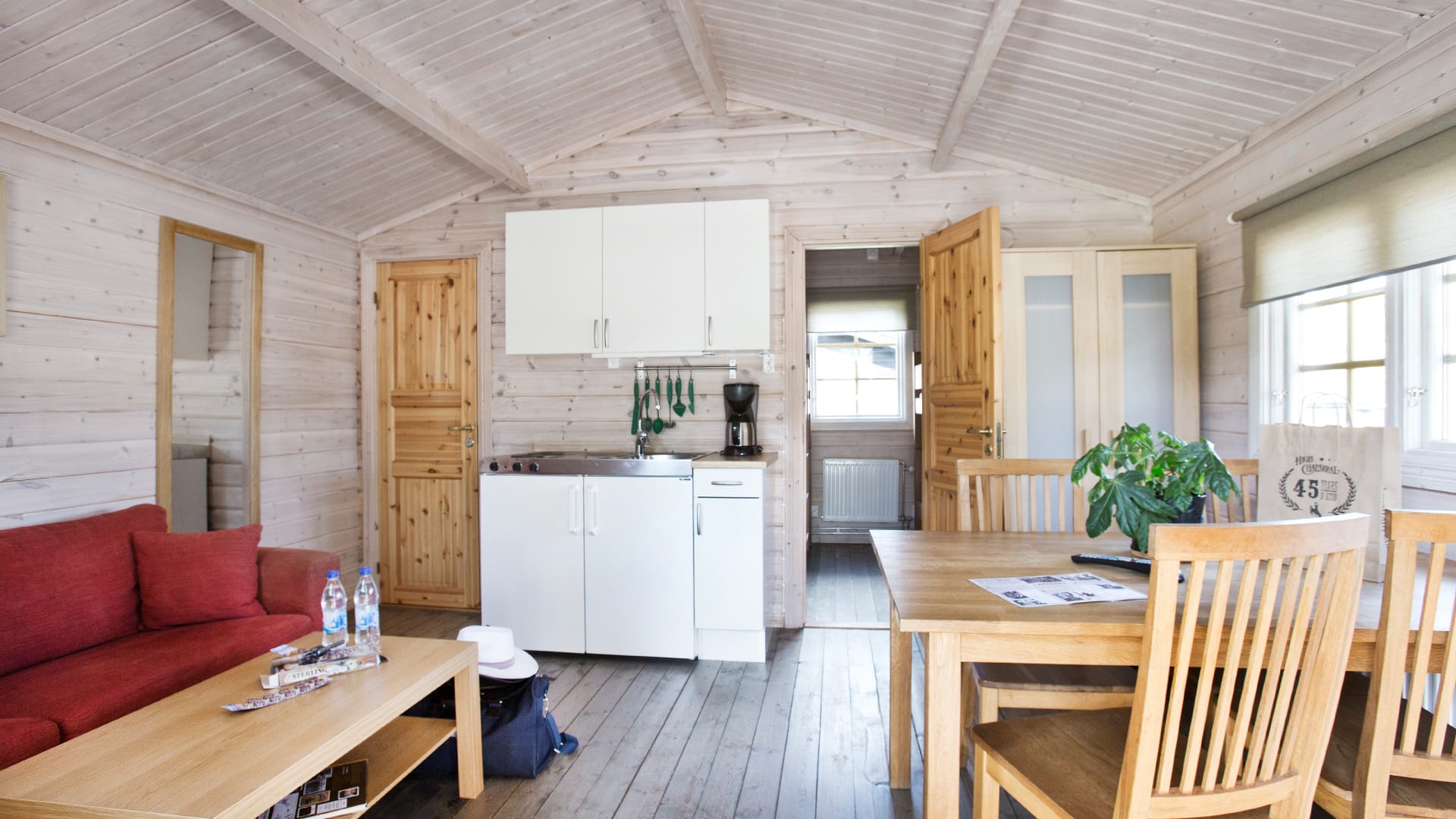 Boka stugor för 4-6 personer - High Chaparral Stugor